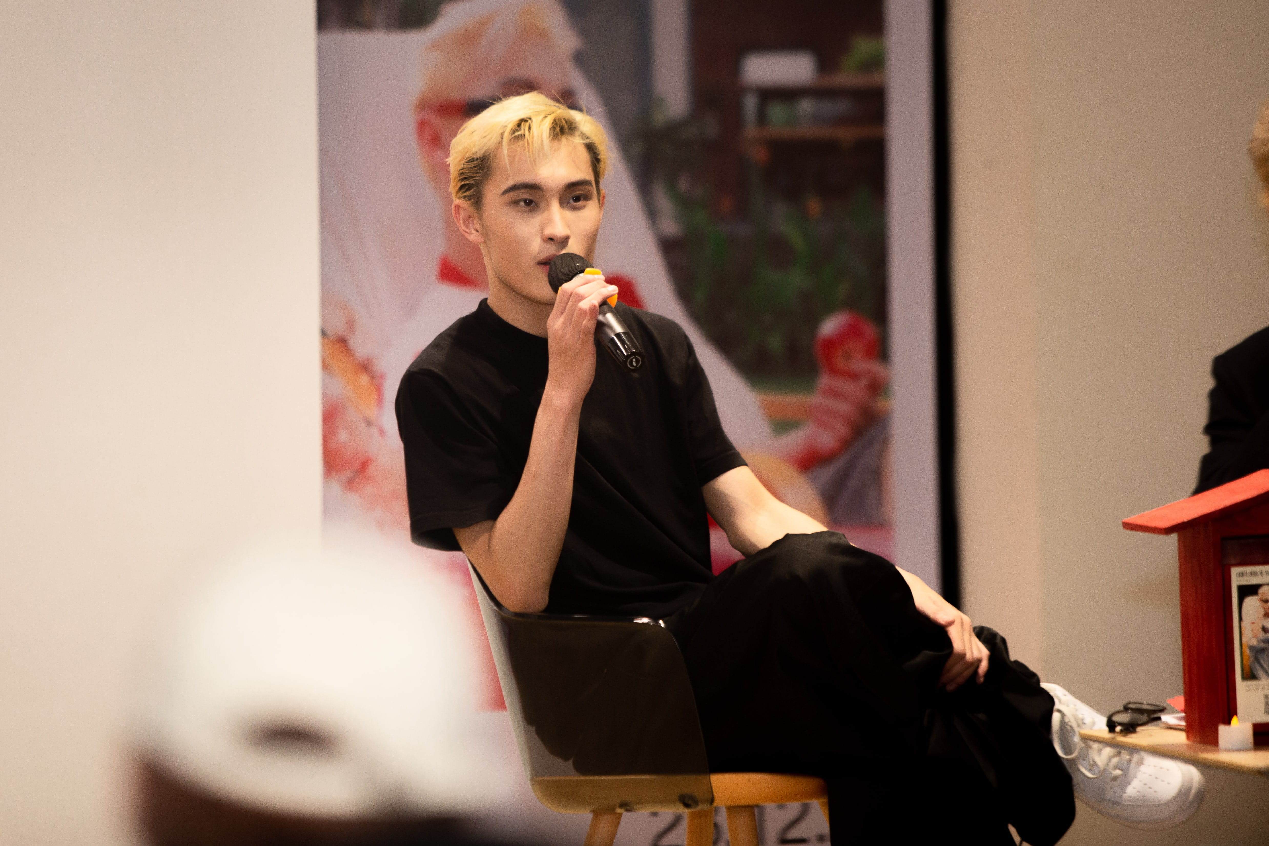Khám phá con người thật của Wren Evans tại fan-meeting đầu tiên: Ấm áp ...